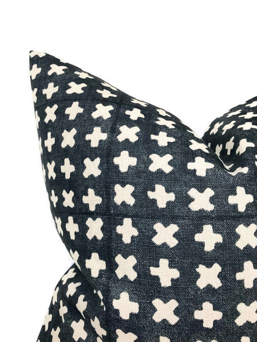 BOGO Pillow Cover in Midnight, Bastideaux Textiles – DEKOWE